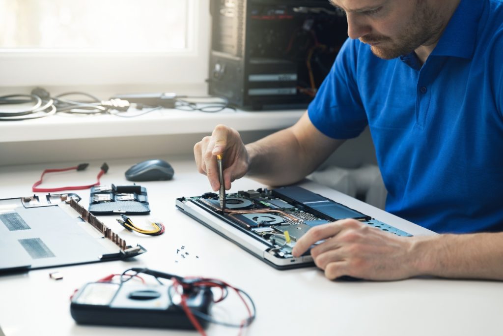 Is It Worth Repairing an Old Laptop in 2025? – The Smartbackyard